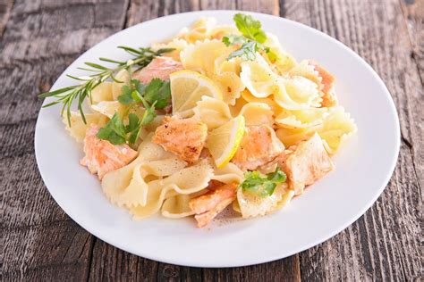 Savourez Le Goût Riche De Ces Pâtes Au Saumon Et Crème