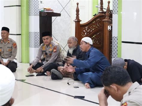 Safari Subuh Di Kelurahan Dangerakko Kapolres Palopo Dengar Keluhan