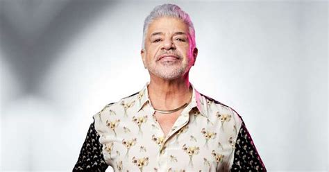 Lulu Santos reflete sobre sua trajetória como cantor ao celebrar seus