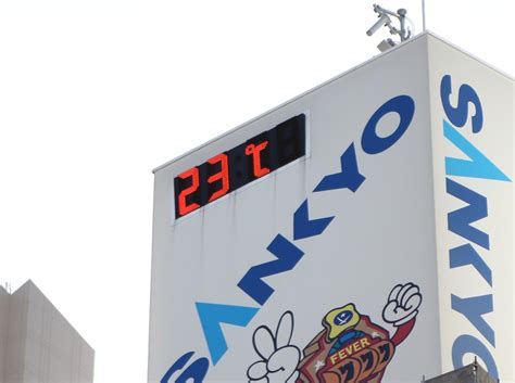 12月なのに暑すぎ！ 東京でも最高気温20度越え半袖で歩く人も多数 ニュース Jタウンネット 東京都