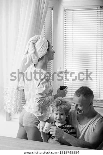 Mother Father Son After Shower Perfect Foto De Stock 1315965584