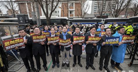 더불어민주당 내란수괴 윤석열 신속파면 촉구 기자회견