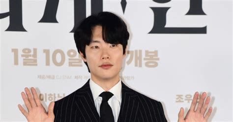 공식 후원 취소 줄 잇는다고 류준열 홍보대사 그린피스 이번 기회 내규 검토