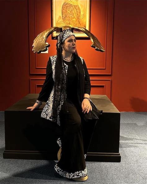 رونمایی از استایل متفاوت و عجیب گیتی قاسمی در دبی از خانم بازیگر بعید