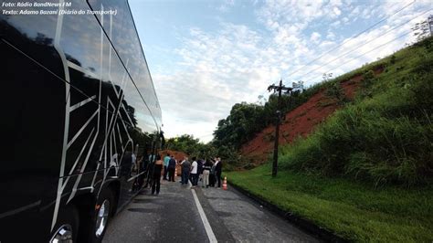 Deslizamento De Terra Na Serra Das Araras Na Dutra Atinge ônibus E