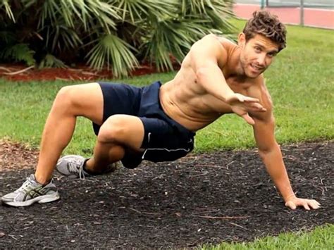 Dear Para Cowok Inilah 7 Gerakan Pembentuk Perut Six Pack Yang Cukup Dilakukan Di Rumah