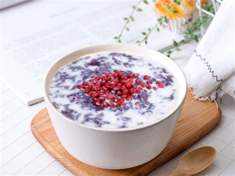 鲜奶紫米粥 小熊粥铺官网丨一只暖心熬粥的熊熊，广西粥铺领先品牌，加盟热线 400 808 2261