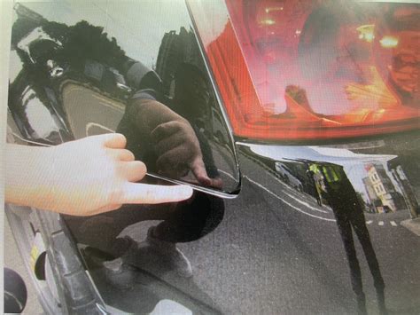 陳女騎乘普重機車擦撞停放於路邊之自小客車後自行離去 大雅分局依規定處置以釐清案情