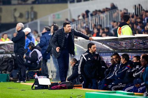 Foot Ol Lol Se Voit Dans Son Fauteuil De Leader Pour Om Psg Foot 01