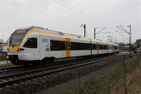 Der vierteilige Stadler FLRIT 401 der VIAS für RheingauLinie