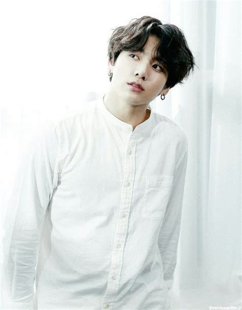 عکس جونگ کوک با لباس سفید