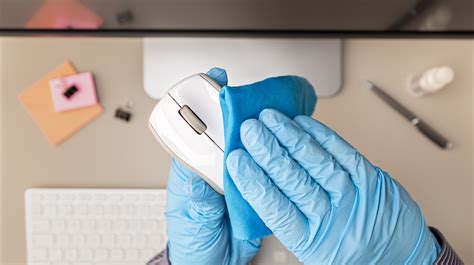 How To Deep Clean Your Computer Mouse