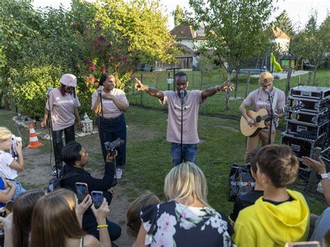 Musique Le chanteur Black M en concert privé dans le jardin de ces