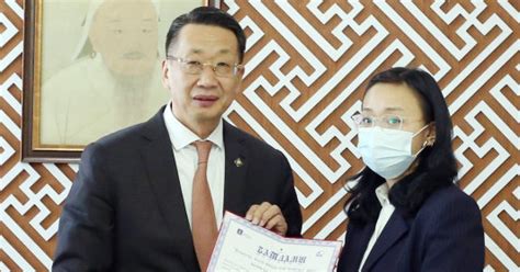 Япон улсад суралцах оюутнууд батламжаа гардлаа Asuudal Mn