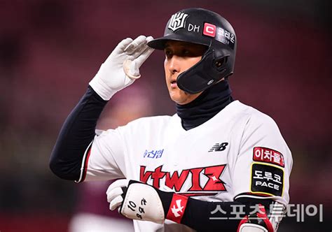 황재균 지연과 이혼 6개월만엄지윤 만나 과감한 인터뷰 야구대표자