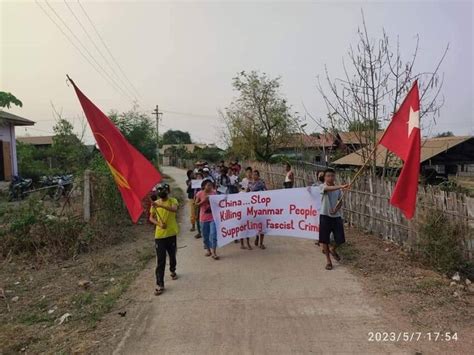 လက်ပံတောင်းတောင် ဒေသ ပြည်သူများက စစ်အာဏာရှင် တော်လှန်ရေး ချီတက် ဆန္ဒပ