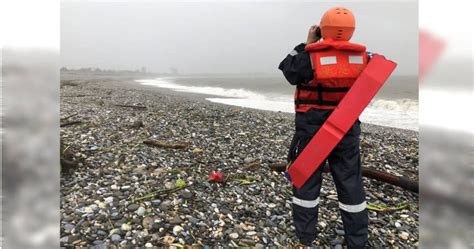 花蓮溪口玩sup立槳 5人遭風浪帶至海上！海巡署救起後無大礙 Yahoo奇摩汽車機車