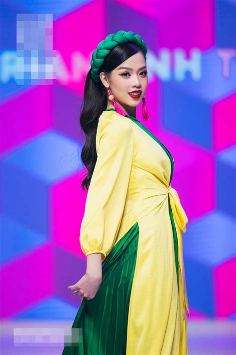 Hoa Hậu Thanh Thủy Cùng á Hậu Thùy Linh Ngọc Hằng Diễn First Face
