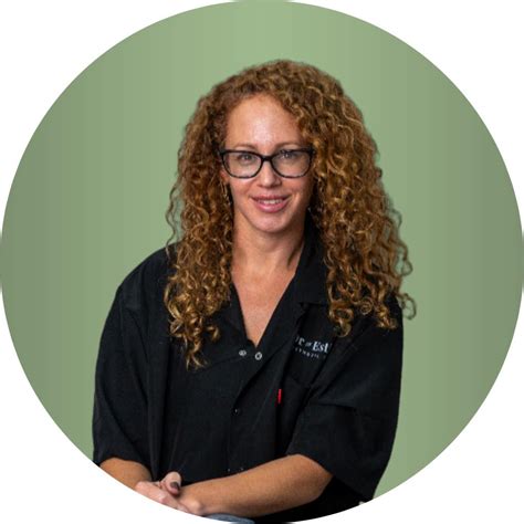 ד״ר אסתי אלמקיס כץ Aesthetic Clinic