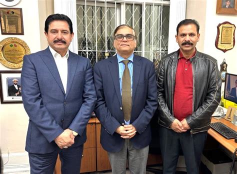 مسلم لیگ گلف کے صدر کی بیرسٹر امجد ملک سے ملاقات