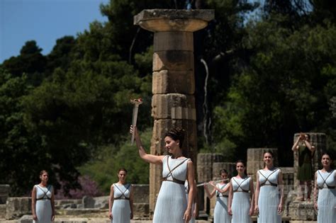 リオ五輪の聖火、古代オリンピア遺跡で採火式 写真6枚 国際ニュース：afpbb News