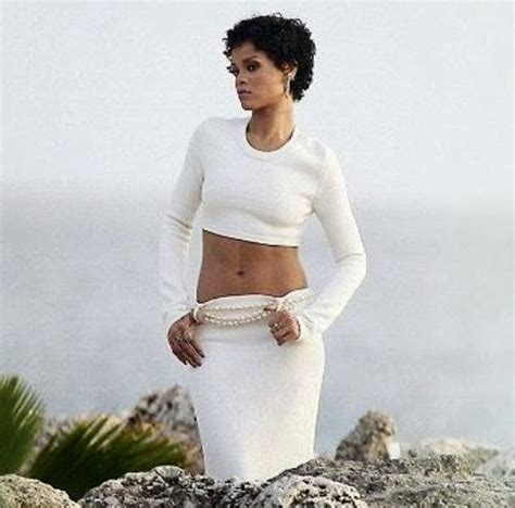 Nasbank Blog Rihanna Covers Glamour Magazine November 13 Issue