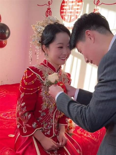 近日，山东一对新人举行婚礼，新娘开心的笑成了一朵花婚礼爱情新浪新闻