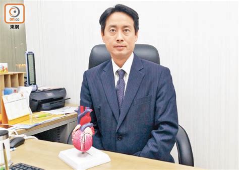 探射燈跑到胸口痛 頭暈 醫生應即時放棄賽事 東方日報