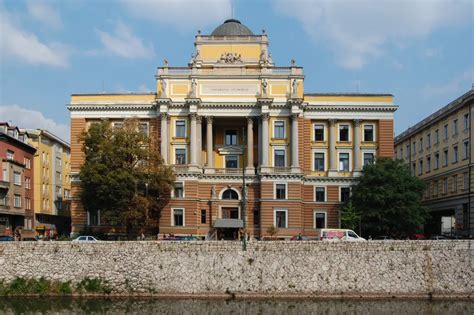 جامعة سراييفو شروط القبول، التكاليف و منح دراسية 2023 جامعي