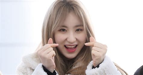 Md포토 아이즈원 이채연 상큼 발랄한 하트 발사