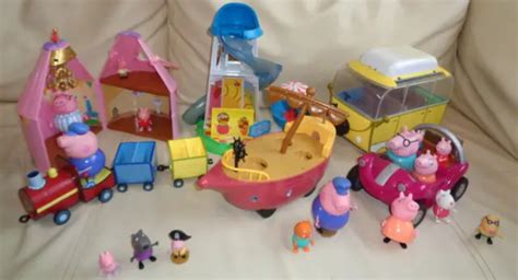 PEPPA PIG SUMMER HOLIDAY Incl Pirate Boat Helter Skelter Camper