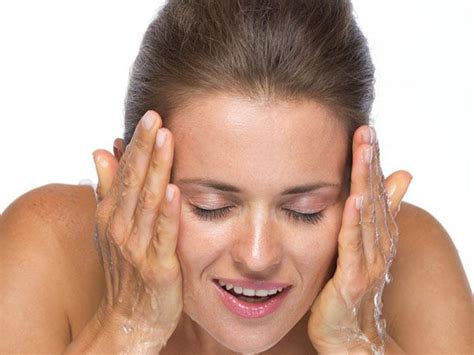 Ctm Routine The Basics Of Skin Care Peau Blanche Conseils Soins De