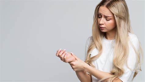 【手でむしるのはng！】できると痛い「ささくれ」の対処法 Canary