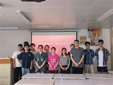 “夏日送清凉、情系贫困生”——设计艺术学院开展夏送清凉慰问活动 设计艺术学院