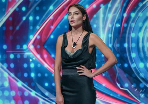 Grande Fratello Yulia Naomi Bruschi In Lacrime Mio Padre Non Cè Mai