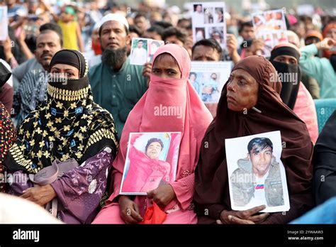 Dhaka Bangladesh November 10 2024 Relatives Of Those Killed In