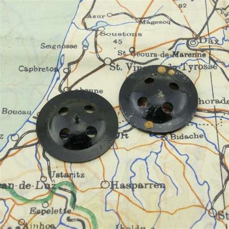 Raf Soe Fly Button Escape Compass