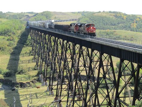Plan An Autumn Visit To The Uno Trestle Bridge Manitoba Co Operator