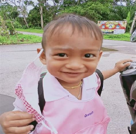 Menino de 2 anos morre após ser deixado em ônibus quente por 6 horas
