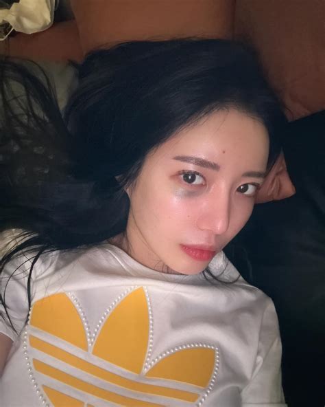 나현영 ㅎㅅㅎ 벌써 2분기라니 시간참 빠루다 멈춰 Instagram