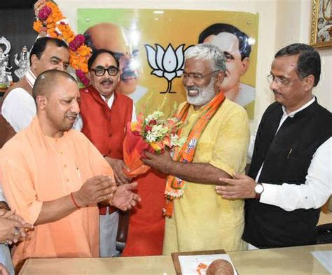 भाजपा प्रदेश अध्यक्ष स्वतंत्र देव सिंह ने कहा सरकार की समीक्षा नहीं