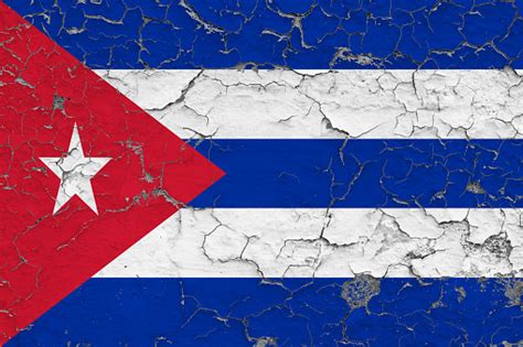 쿠바의 국기는 금이 더러운 벽에 그린 빈티지 스타일 표면에 국가 패턴입니다 0명에 대한 스톡 사진 및 기타 이미지 0명