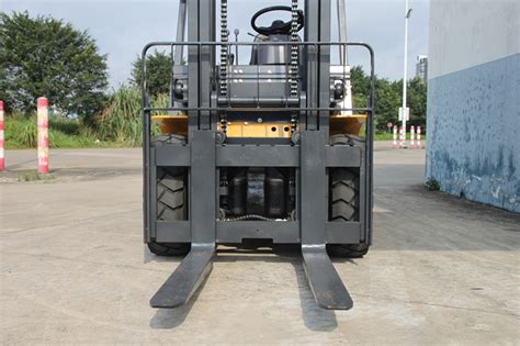 山东叉车 潍坊柳工叉车CPC D 38A内燃叉车