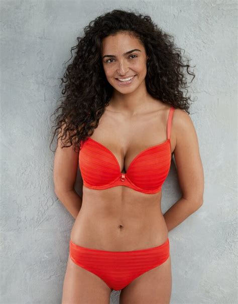 9 Latest Hot Anna Shaffer Bikini Pics