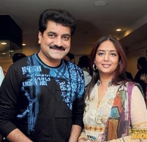 தொகுப்பாளர் விஜய் ஆதிராஜின் மனைவி மற்றும் மகள்களை பார்த்துள்ளீர்களா புகைப்படம் உள்ளே