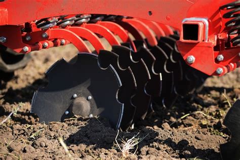 Arado Agrícola Primer Plano En El Suelo Maquinaria Agrícola Foto Premium