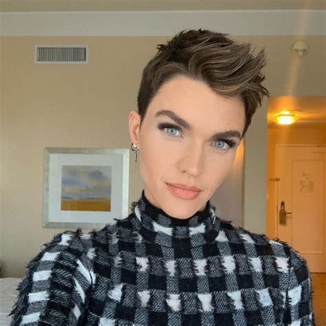Atriz Ruby Rose Se Preocupa Com Bullying Nas Redes Sociais Eles Te