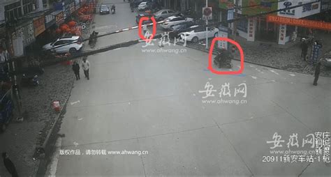辣眼睛！桐城一男子当街飞车“袭臀”戴某某