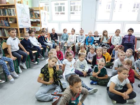 Głośne czytanie uważne słuchanie Szkoła Podstawowa nr 33 im Kornela