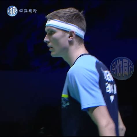 羽你同行 大馬男單李梓嘉激戰三局微差不敵丹麥奧運冠軍 Viktor Axelsen，止步半決賽。